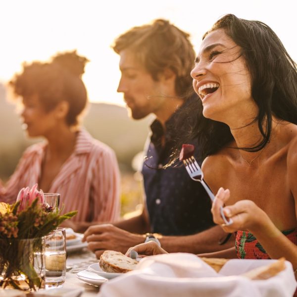 10 Strategies for Enjoying Sober Socialising (and Loving It!) - Thrivalist